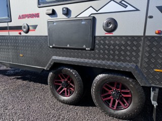 EX DEMO MODEL - HILLTOP ASPIRING FAMILY CARAVAN 22FT