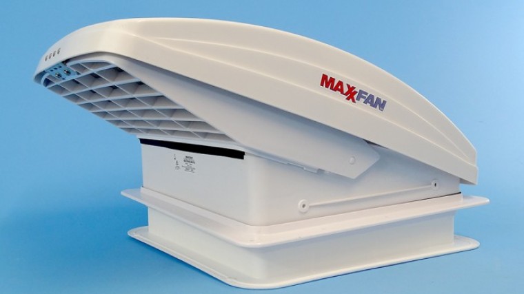 MAXXFAN DELUXE WITH RAIN DOME, THERMOSTAT, POWER LIFT & REMOTE